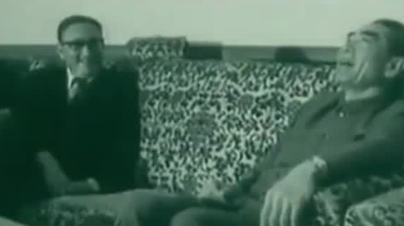 1971年中美谈判陷入僵局,基辛格这一个建议,使让周总理脸上露出笑容