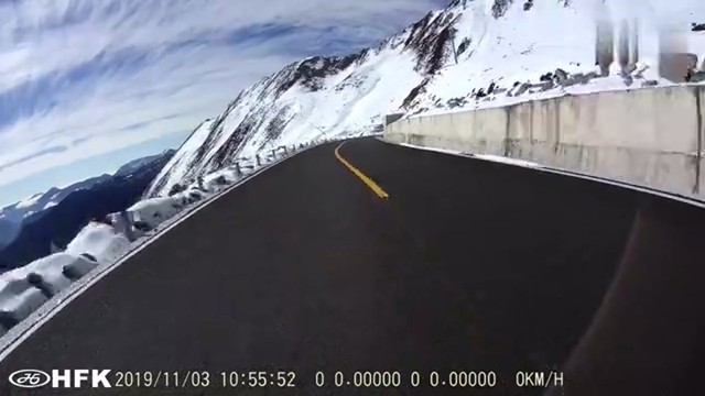 摩托车行车记录议HFK601后摄像头拍摄的夹金山顶...
