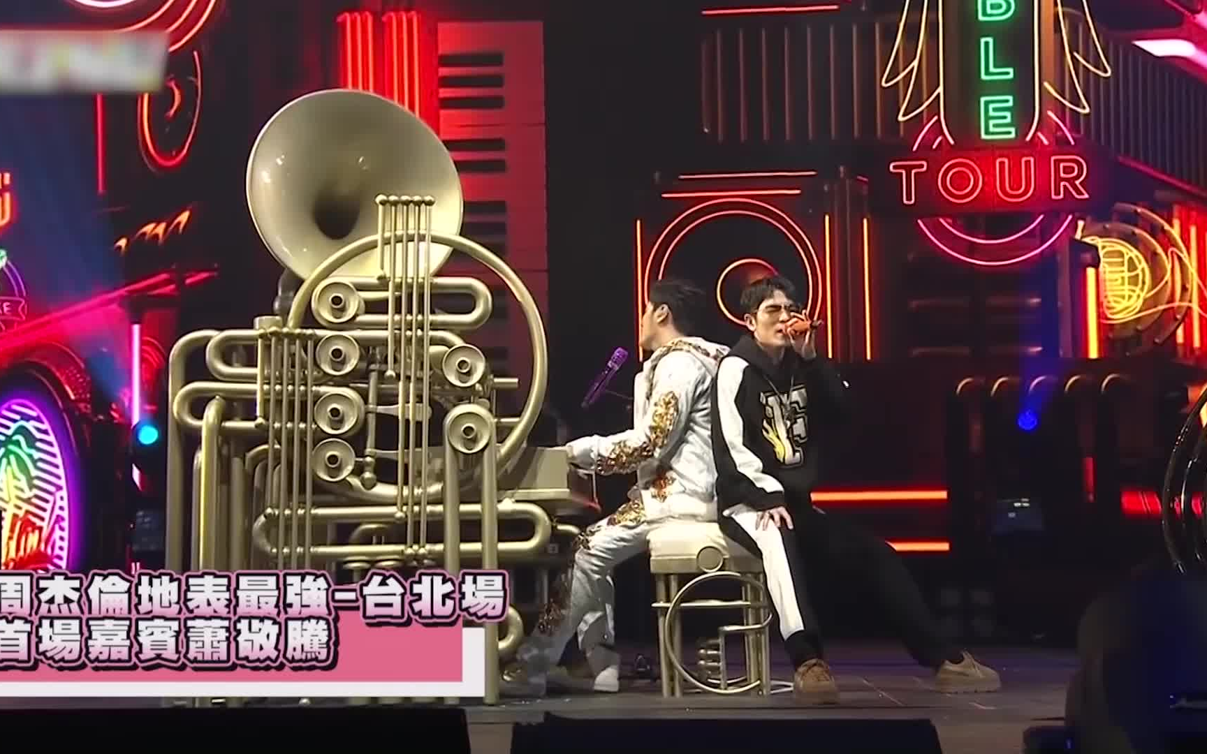 【周杰伦】台北演唱会前的深夜篮球局,周董一直在划水,萧敬腾无奈