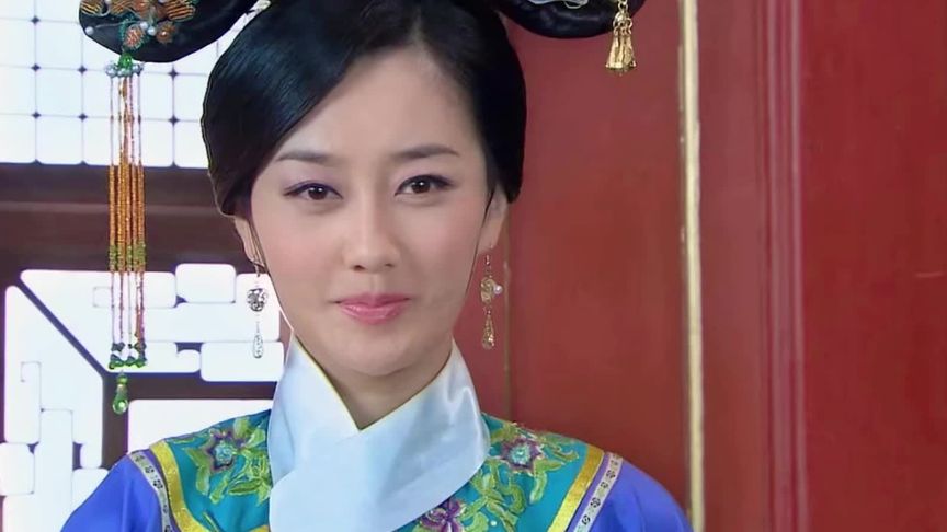 #小燕子 身边的#令妃 嘴角都没下来过!#新还珠格格