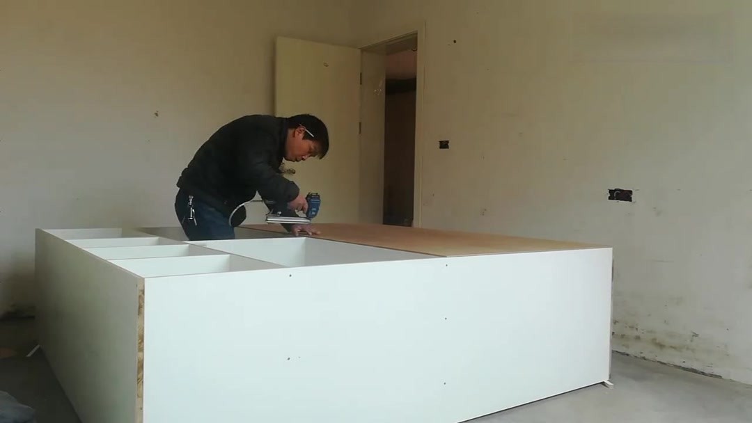 教你打大衣柜第4集 衣柜拼装全过程,木工板式家具标准流程