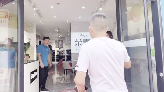 感谢豁牙子哥过来选购荣事达 . 橱柜电器首选荣事达.#抖音热门