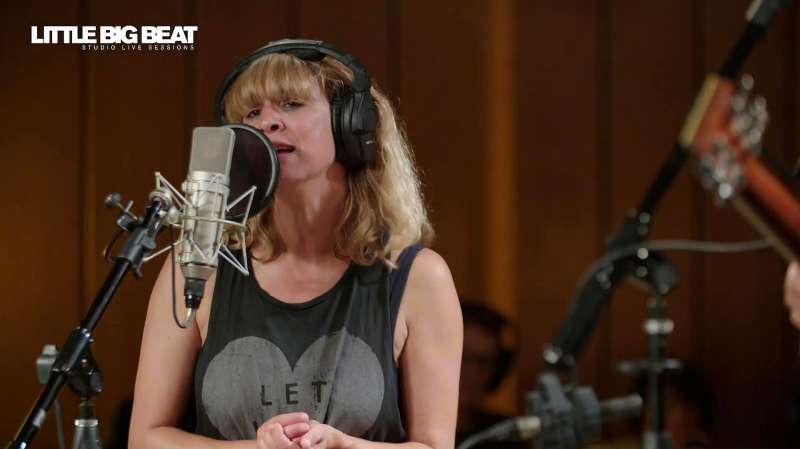 老外的新概念live现场,一边听唱歌一边录音