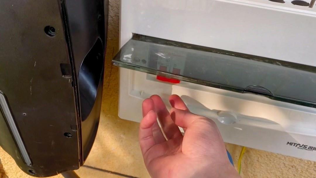 我自己动手安装特斯拉充电桩,省了几千元安装费,充电还特别快!