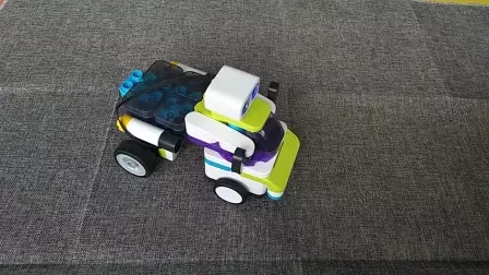 葡萄编程机器人积木搭建的未来智能卡车