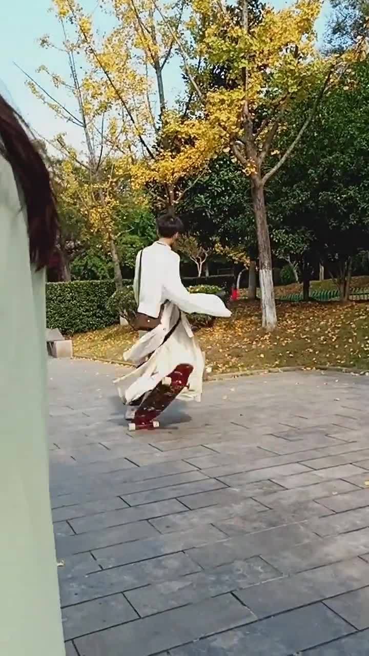 如果有一天世界回到汉朝你会穿什么样的汉服,评论一下