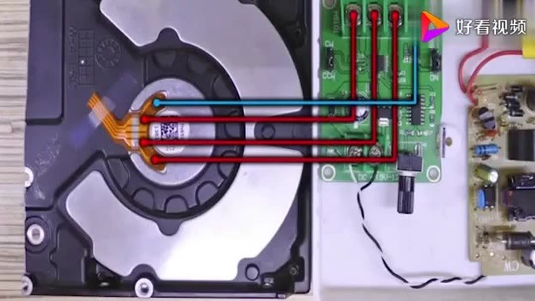 牛人把废旧的电脑硬盘拿来改装,看着好厉害啊!