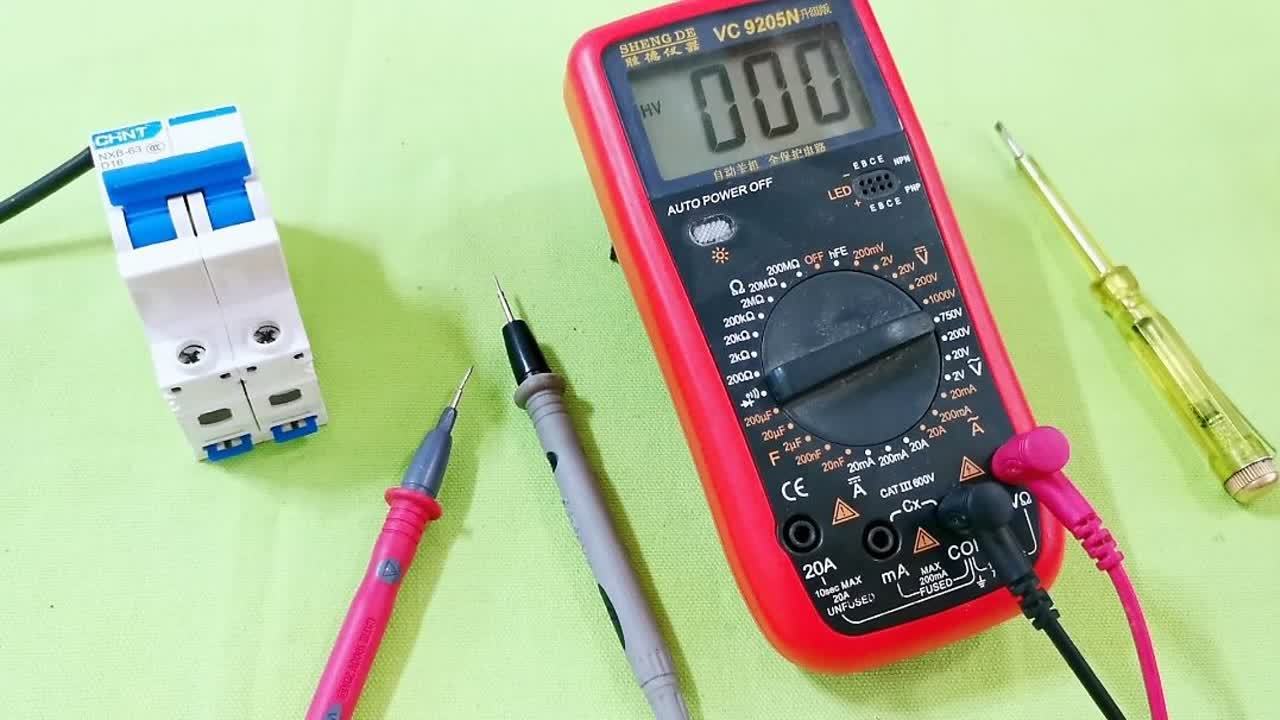 这是万用表隐藏的功能,如果不是经验丰富的老电工,真不一定知道