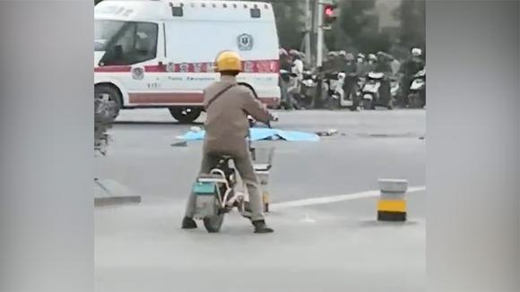 山东一承载铁粉重型半挂车与电动三轮车相撞,警方通报:1人死亡