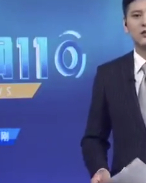 ...在施救过程中该驾驶员周某的异常行为引起了细心的民警警觉,经过...