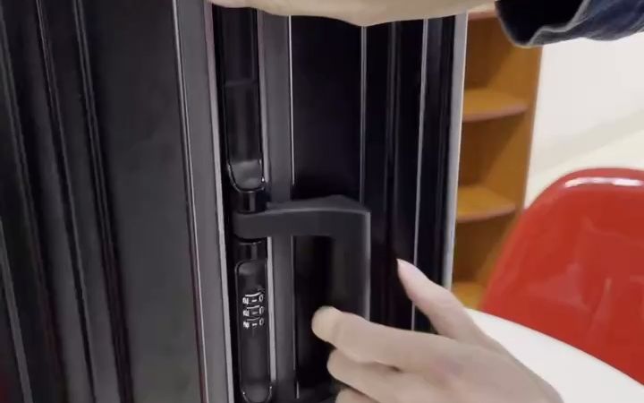 爱华仕行李箱OCX6606改密码教程