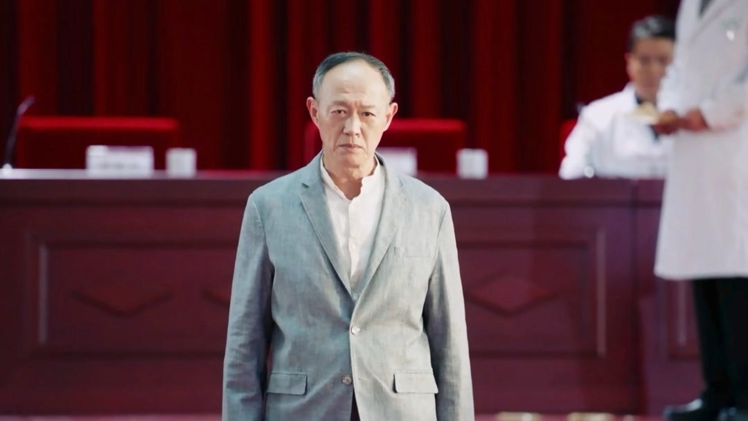 影视:害死主刀医生的爸爸,却不知悔改!硬是走出了流氓的气势!