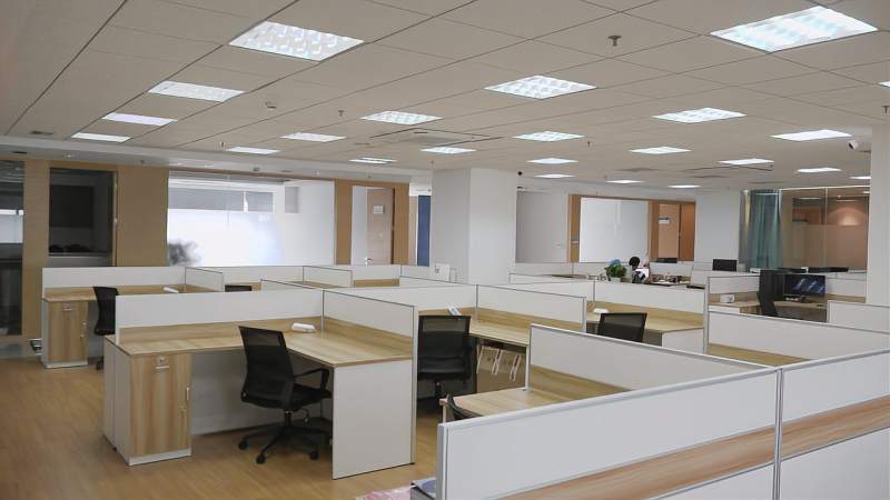 上海杰美家具有限公司工厂职员工作屏风卡位办公桌案例1