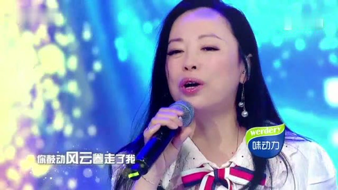 黄绮珊深情演唱《离不开你》 惹全场尖叫!