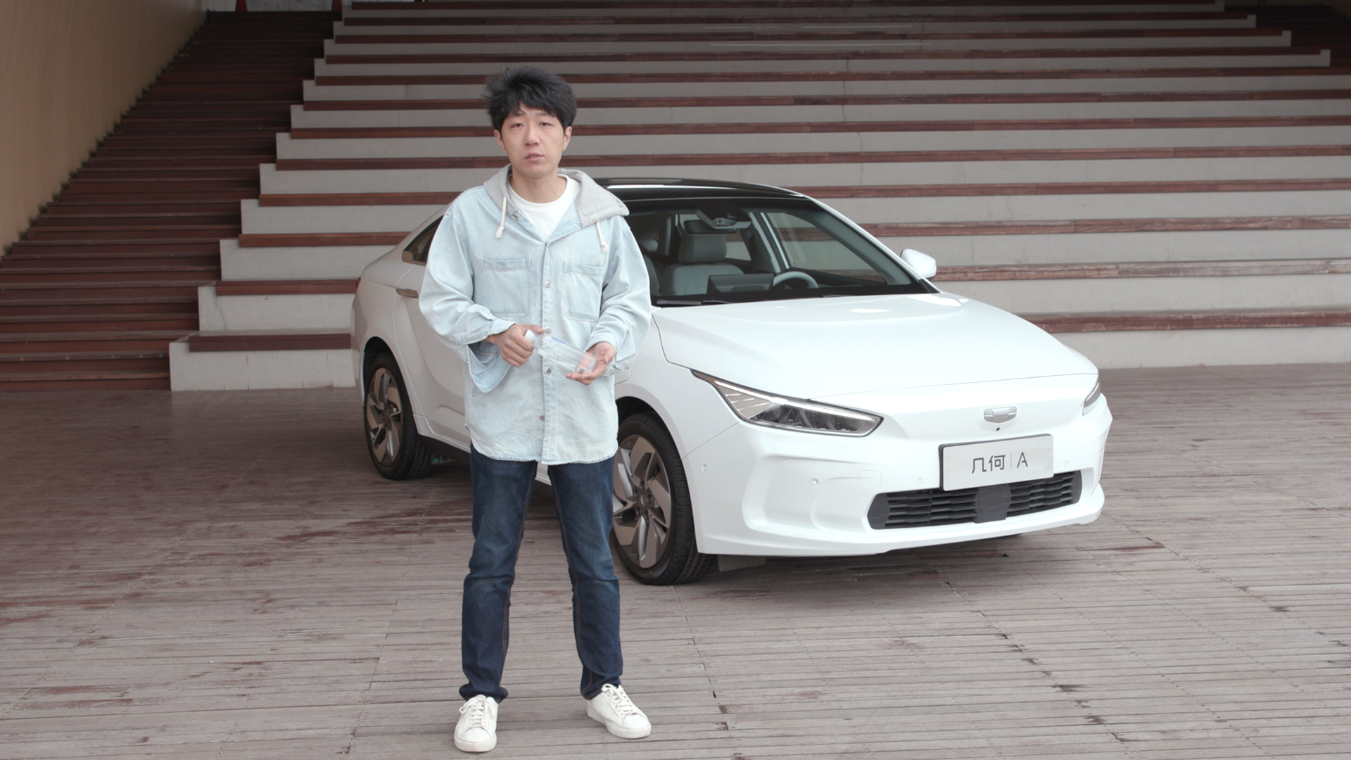 曾『几何』时 感觉未来并不远 静态评测吉利几何A