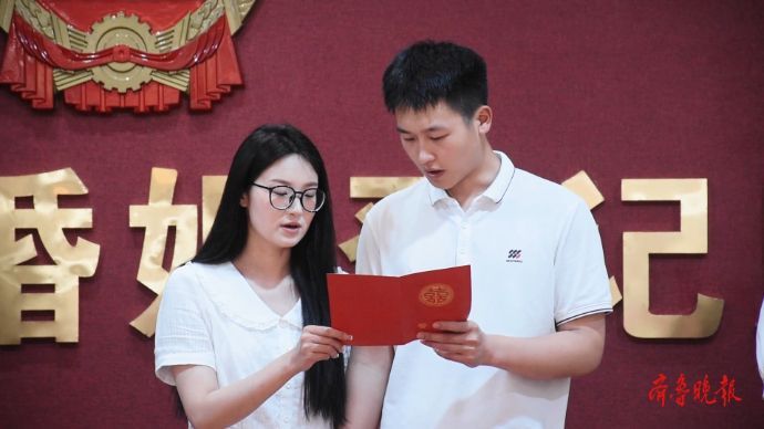果然视频|传承家风,弘扬美德!兰山民政为新人集体颁证