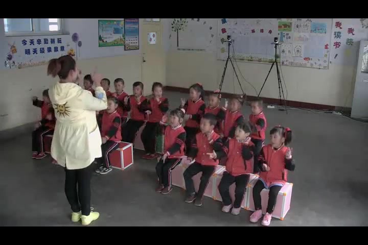 ...数学一年级上册_六 认识图形我说你做-王老师_公开课优质课教学视频