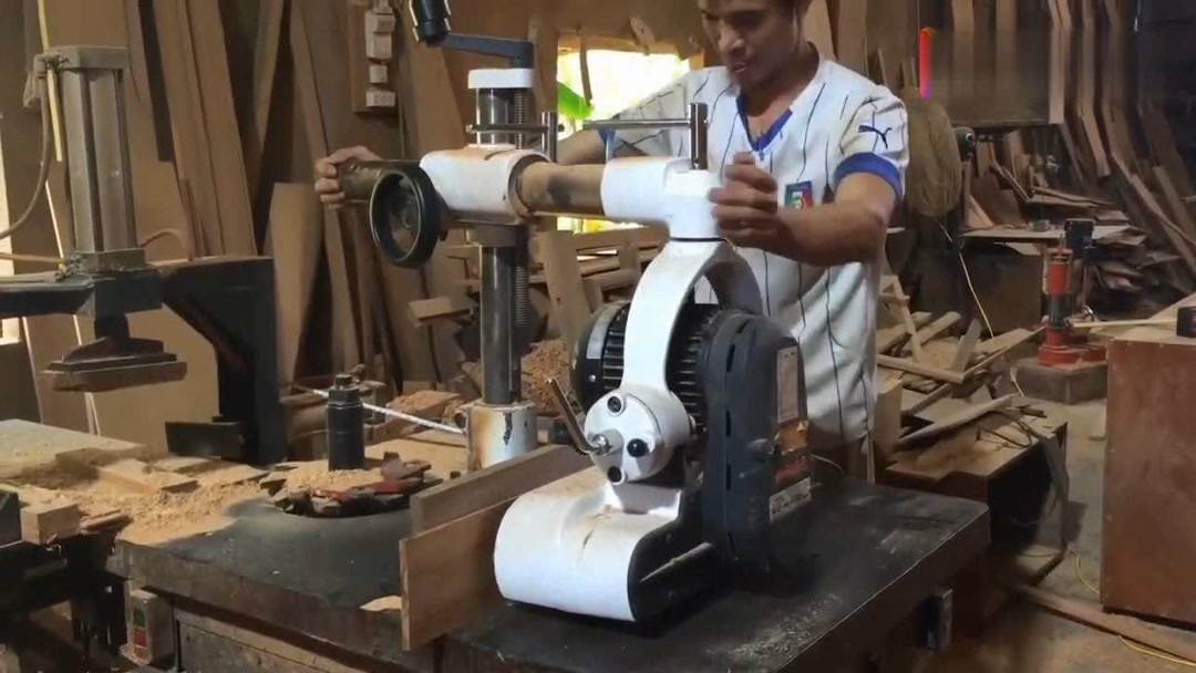 实木门原来是这样制作出来的,看完你觉得商场卖的价格贵吗?