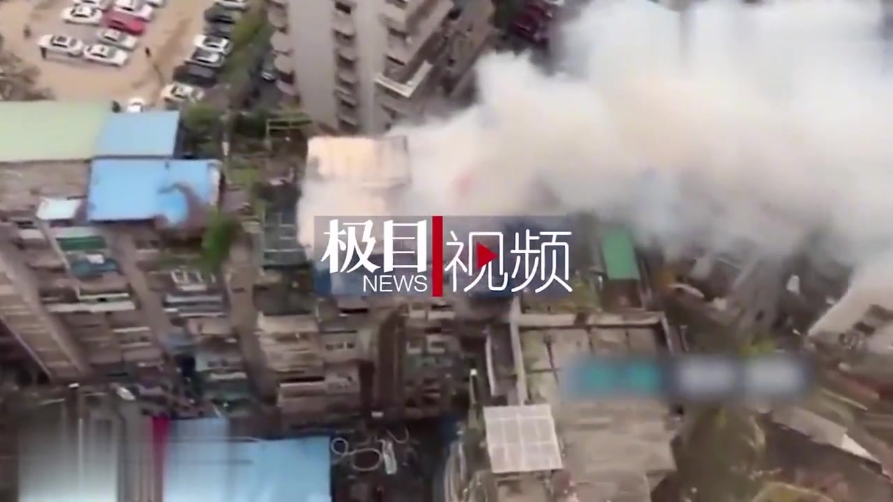 贵阳一老小区楼顶失火致老人坠亡,当地城管部门称着火房屋是否违建...