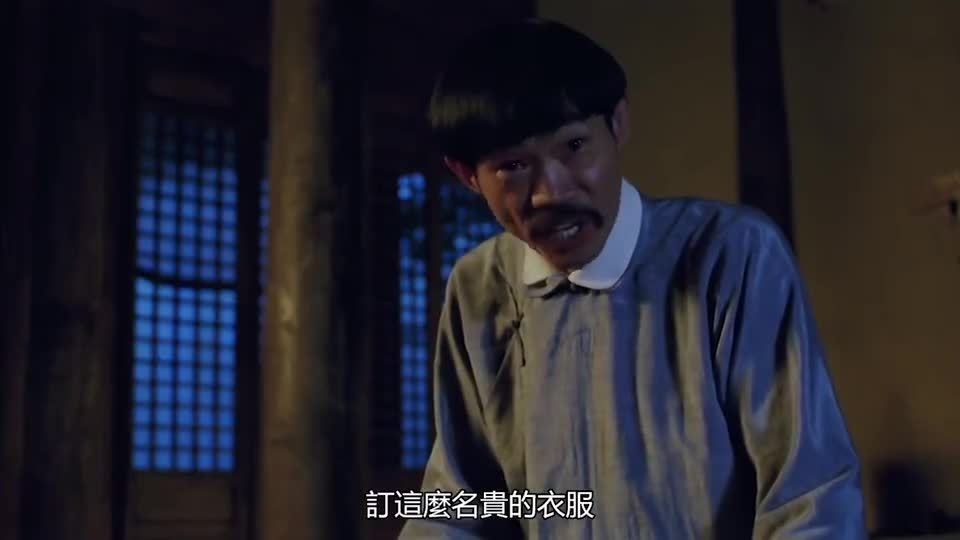 早期的大型T台走秀现场,刘青云化身男模,一出场便惊艳众人