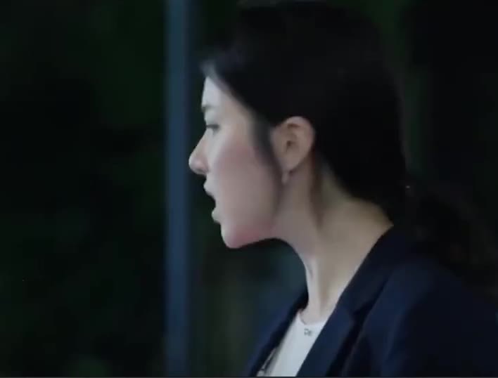 女子撞车在先,道歉还跟人大小声