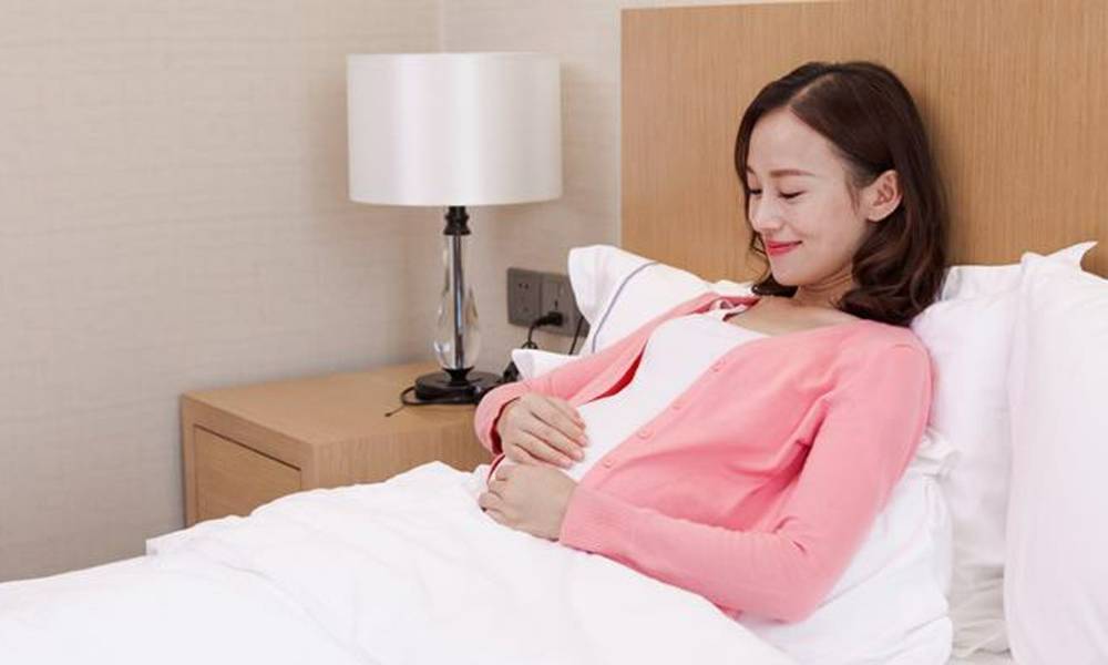 备孕很困难?晚上睡觉前,做这些动作可以提升夫妻感情,益于怀孕