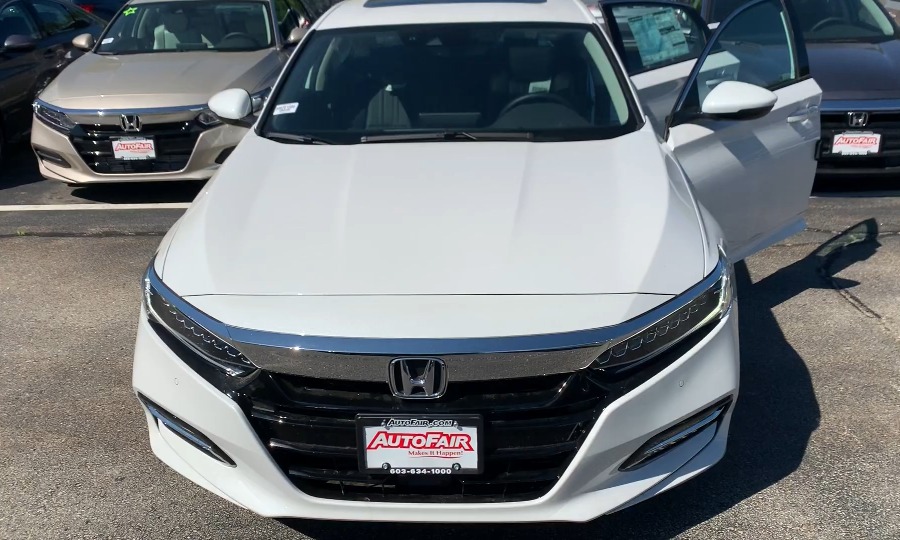 新提的2020款本田雅阁混动版,看到外观和内饰,还想啥丰田凯美瑞