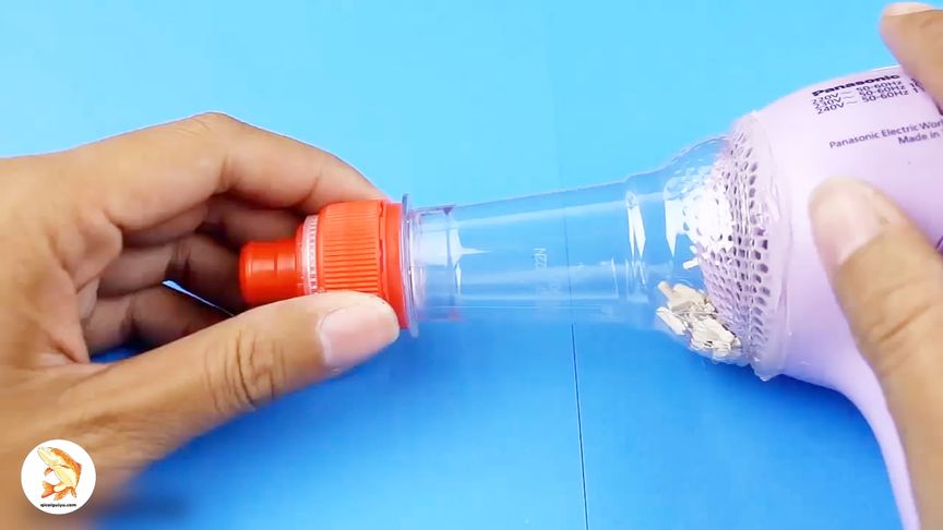 今日DIY:5个塑料瓶回收利用DIY:吸尘器,强力喷洒瓶等等