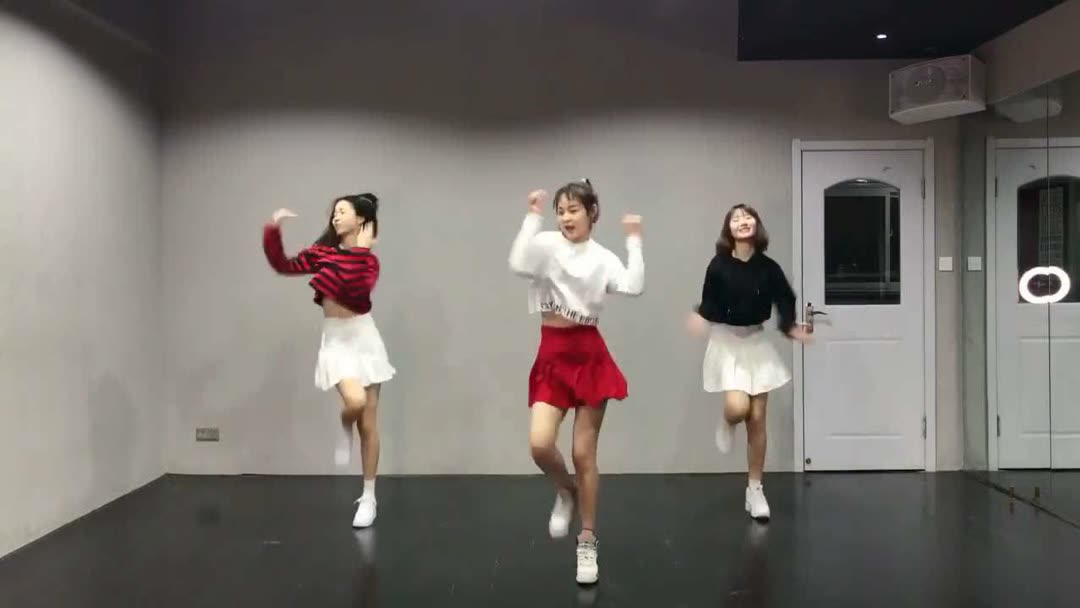 适合年会的串烧舞蹈,这些歌今年唱遍了大街小巷,你有听过吗