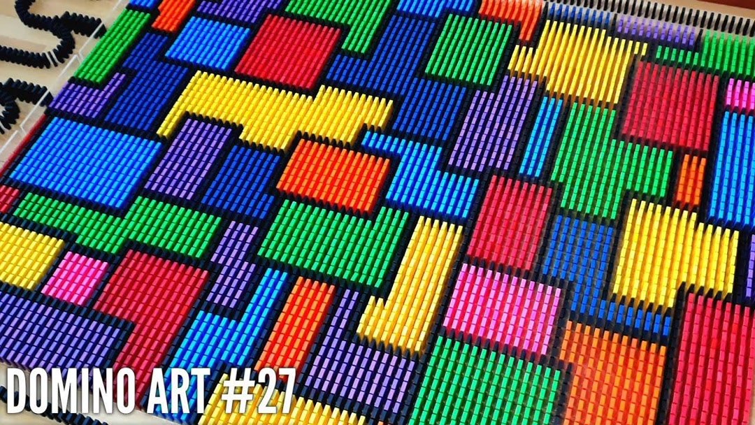 弹珠轨道:由6000个多米诺骨牌构成的抽象艺术-多米诺之家
