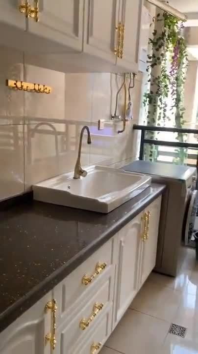 厨房装修设计,好金碧辉煌的样子