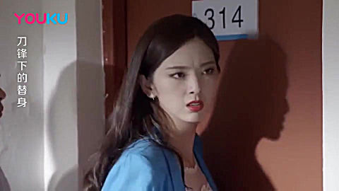 吸毒男毒瘾发作痛不欲生,把女毒枭和自己蒙起来,这操作医生懵了