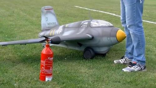 实拍国外土豪玩的航模飞机,网友有一种玩具不是你想玩就能玩