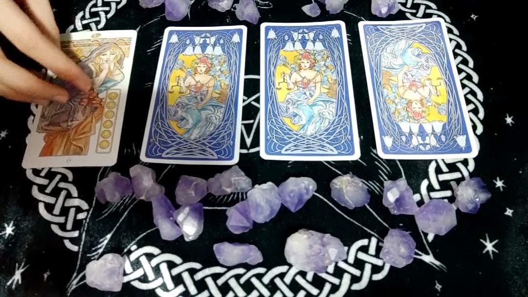 塔罗牌情感测试:你是对方心里最在乎的人吗?ta对这段感情多较真