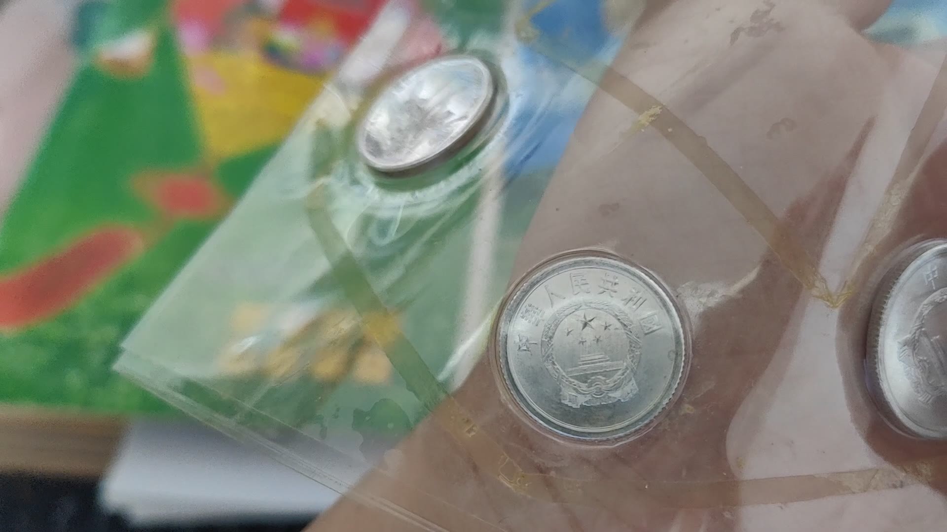 数码显微镜下观察1983年1分硬币,看它长什么样