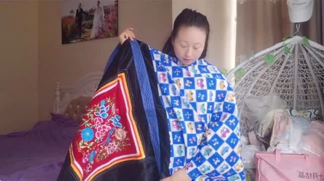 妈给宝宝买一副背带,你们肯定没有见过这样的,只有我老家才有卖