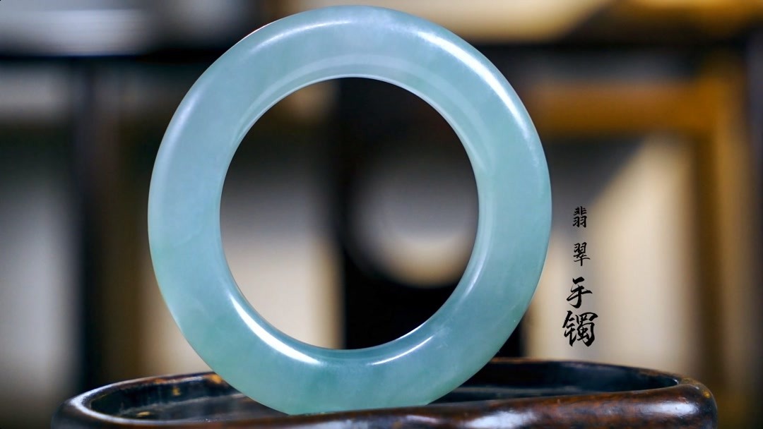 【域鉴古物记】老牛哥赏析清代冰种翡翠手镯,不可多得的美物件