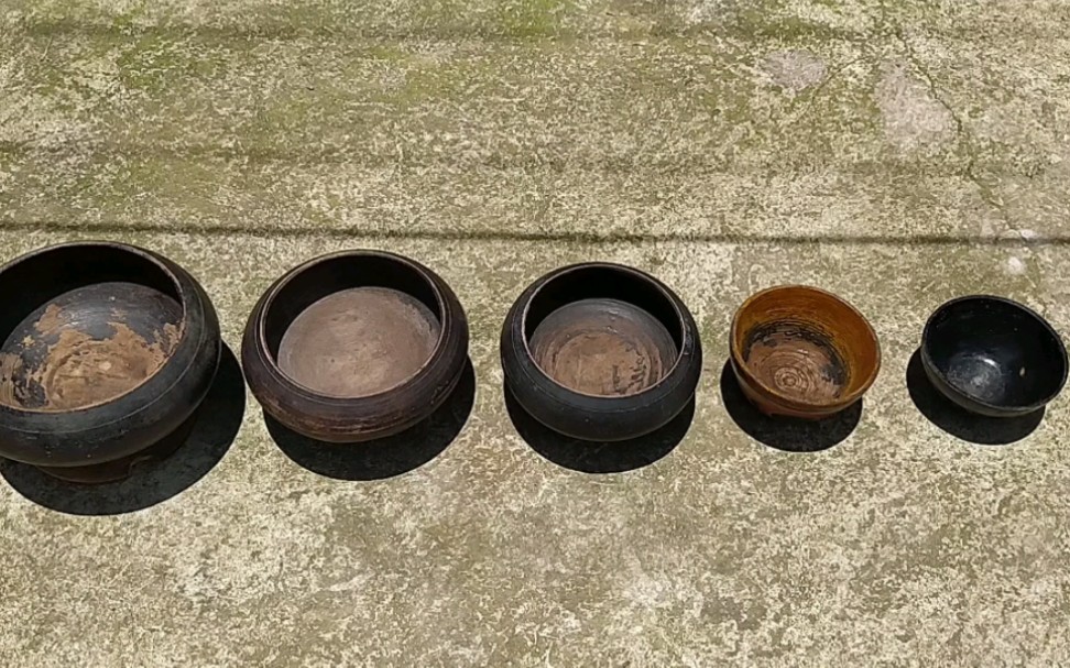 晒一晒爷爷就给我的传家宝,这是记载了我们家族历史的文物。