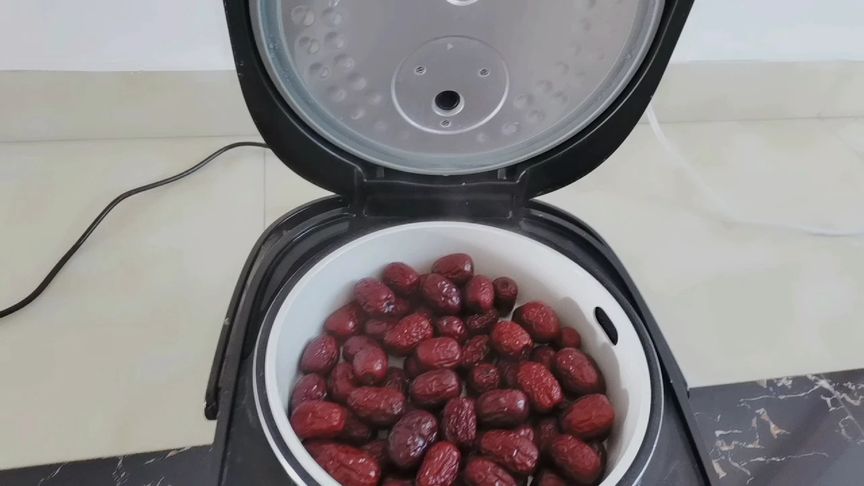 补气血的三蒸三晒红枣,坚持吃会淡斑,制作非常简单!