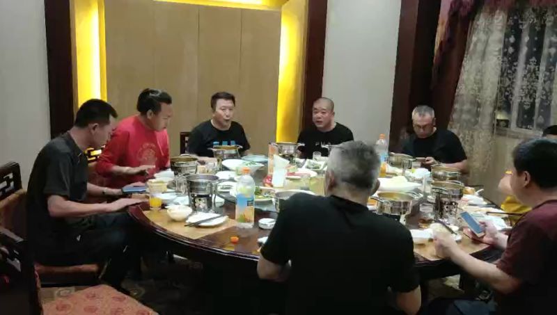 我们也算毕业,80后都老了,拿到了青年的毕业证