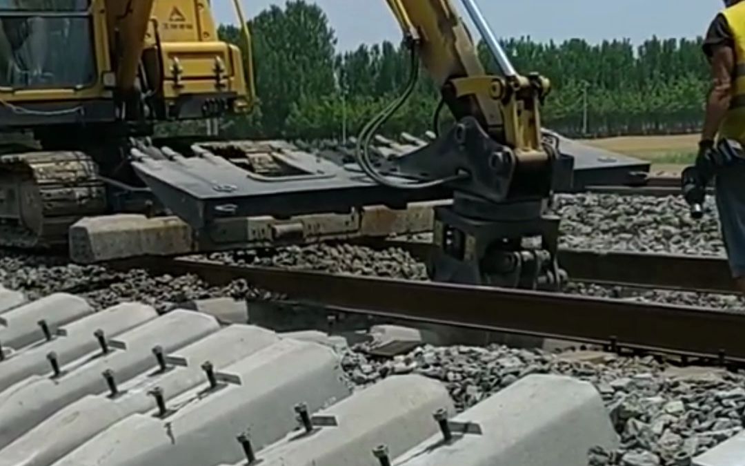铁路换枕机 公铁两用换枕器 换枕木夹 枕木更换设备