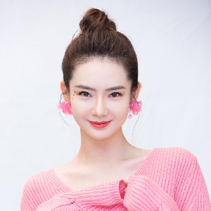 女貌戚薇 