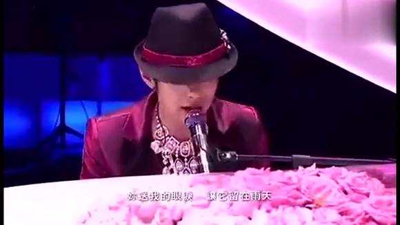 蔡依林曾出现在周杰伦演唱会上,当她走向周杰伦那刻,全场沸腾了