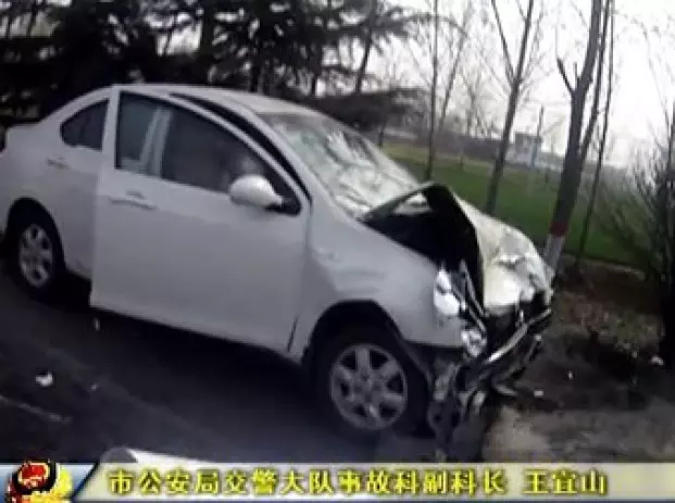 电动轿车违章行驶 发生事故追悔莫及