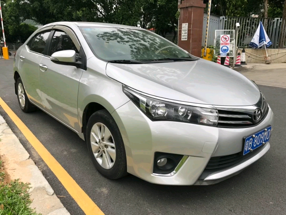 深圳二手车17年丰田卡罗拉