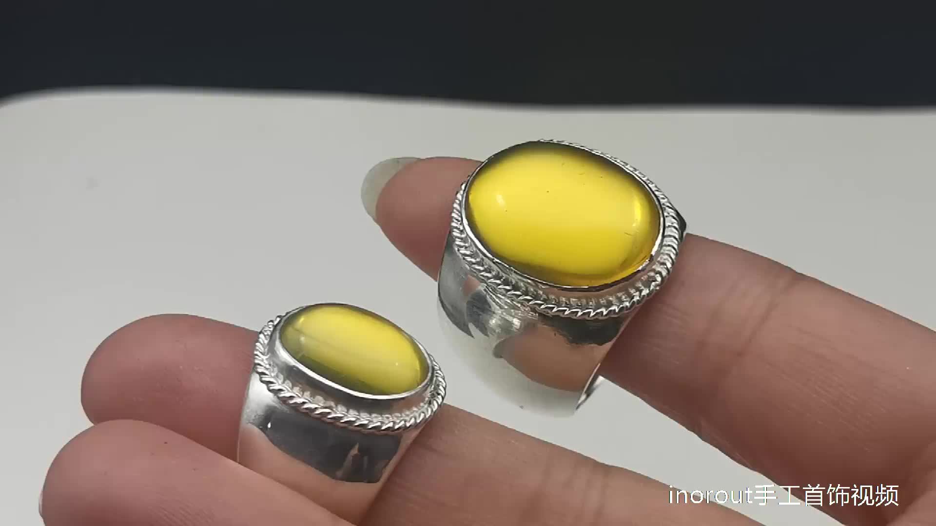 手工镶琥珀戒指镶好后出意外,他讲了一个离奇的故事后无奈重新镶