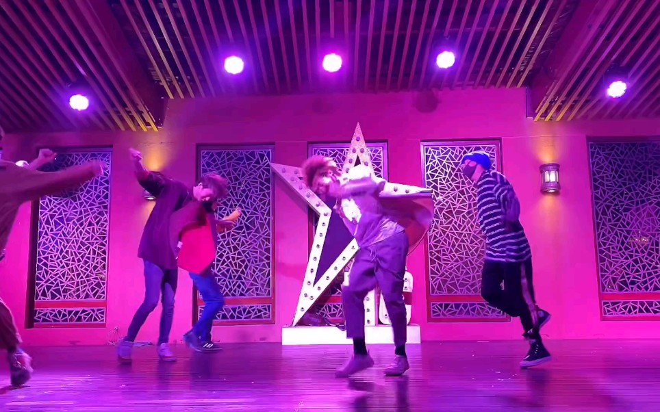 【UNINE管栎】大型全垚蹦迪现场 土到极致便是潮!