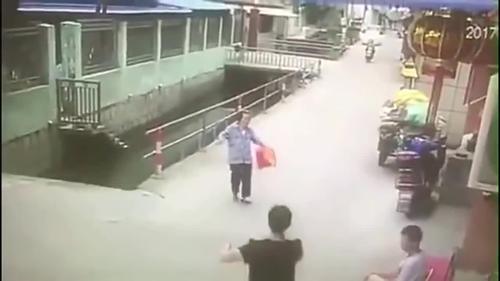 惊悚恐怖灵异时间,街头老太灵异实录