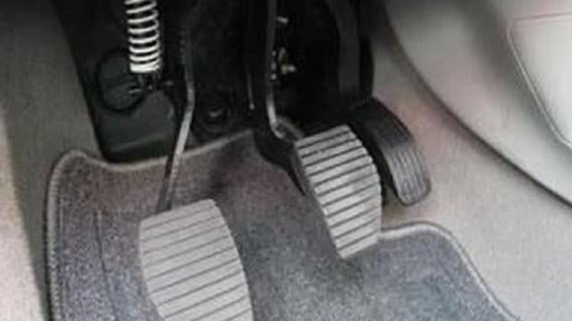 刹车和离合能不能同时踩?老司机告诉你答案,看完或能明白