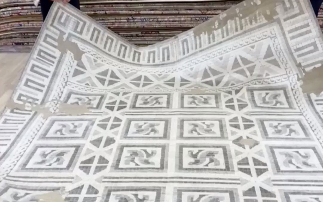 设计灵感来自“马赛克”的一条现代图案地毯。马赛克这个词来源于...